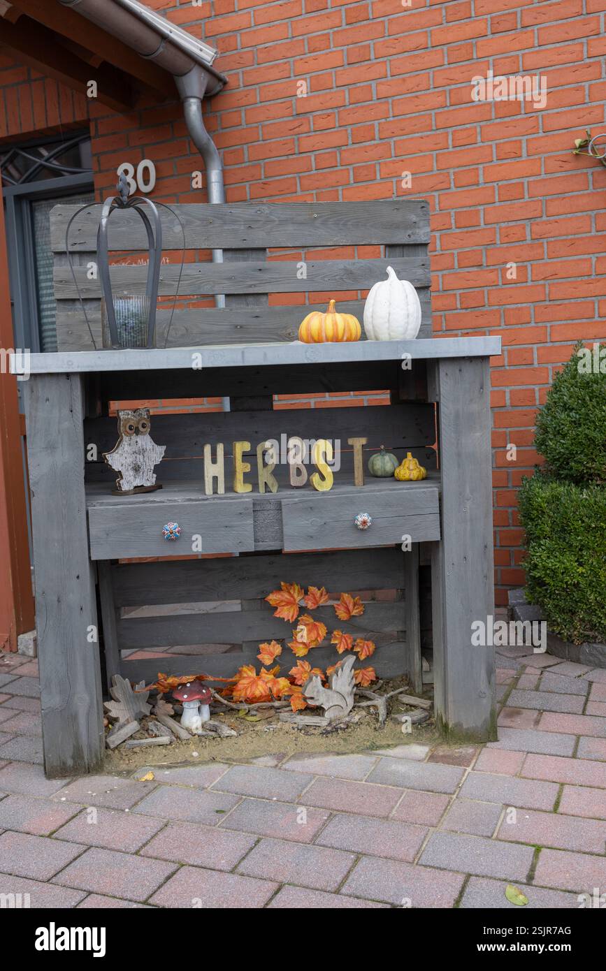 Rural decoration hi-res stock photography and images - Alamy