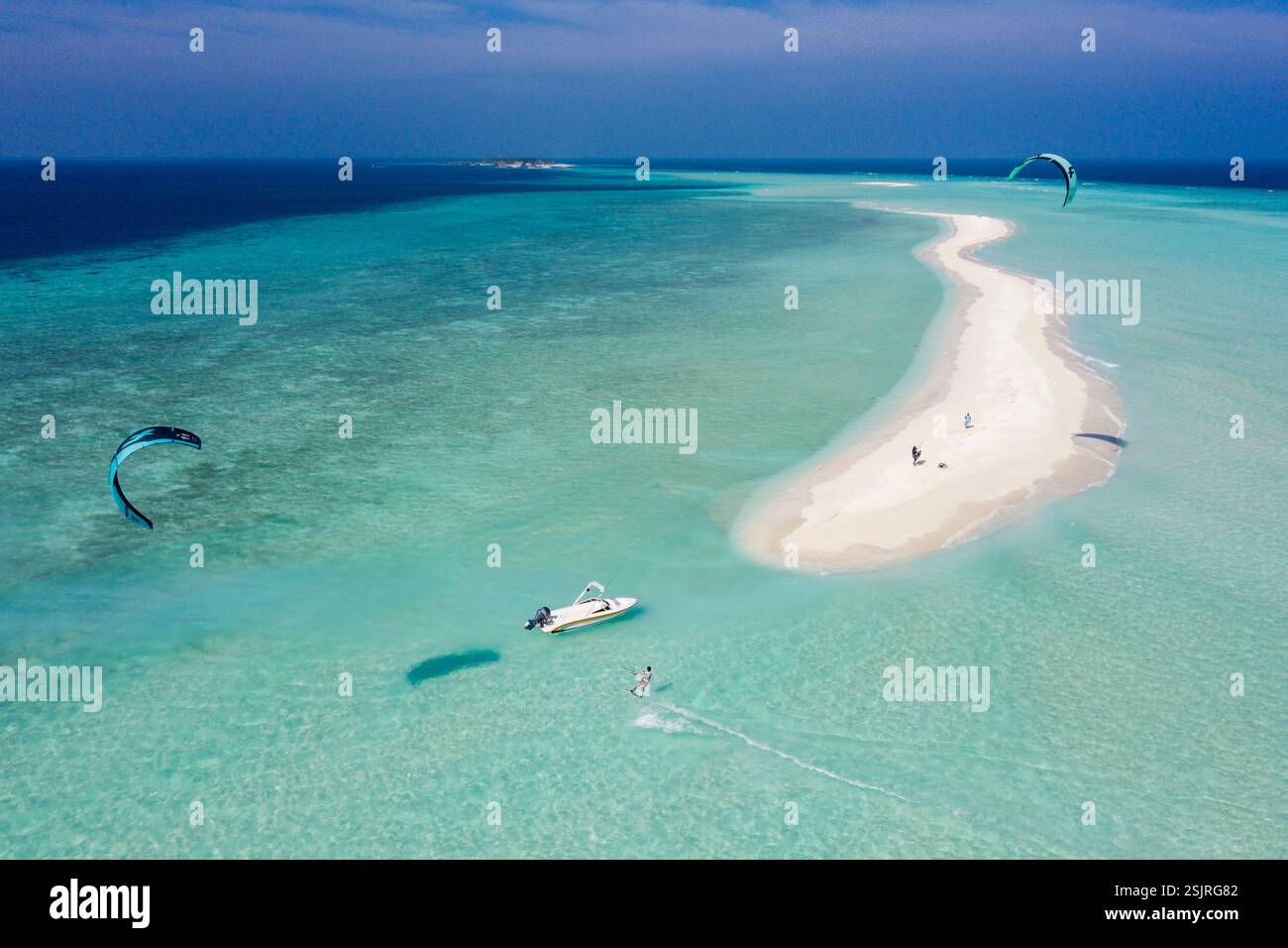 Sandbank, Island, Kite surfer, Rhasdoo Atoll, Indian Ocean, Maldives ...