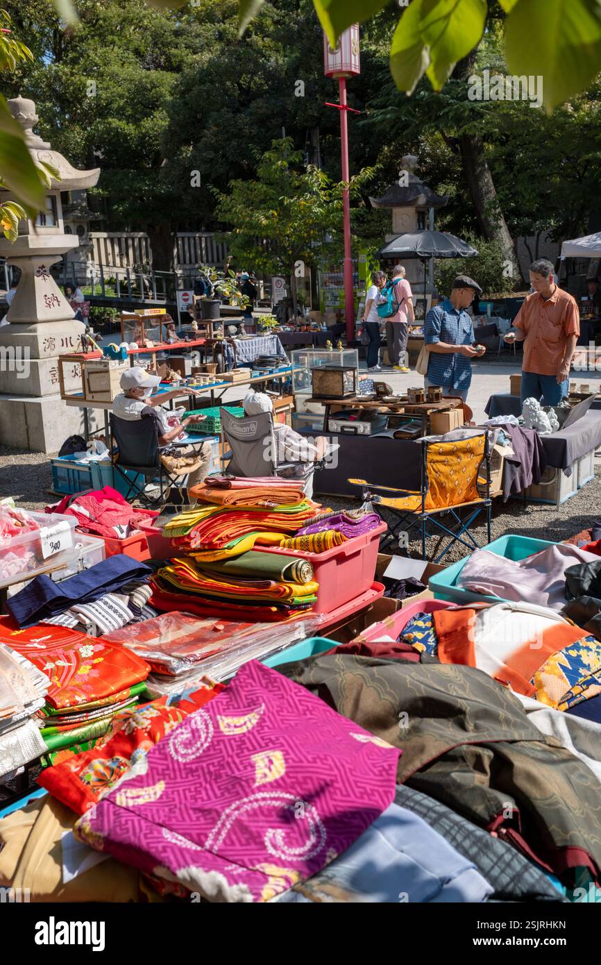 Antiques Flea Market in the grounds of the Tomioka Hachiman Shrine in ...