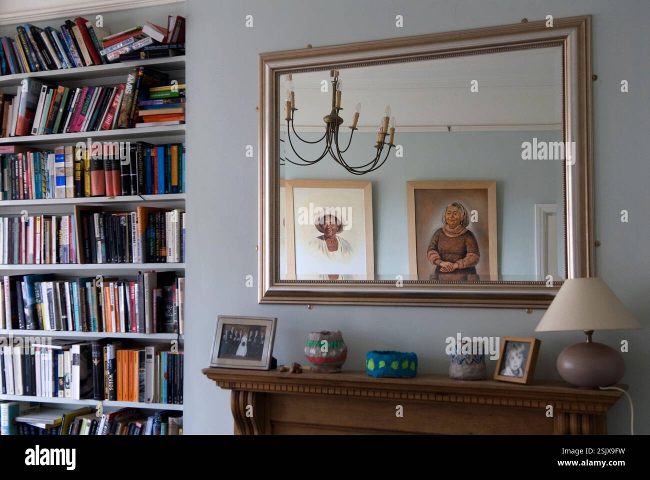 Untidy full bookshelf hi-res stock photography and images - Alamy