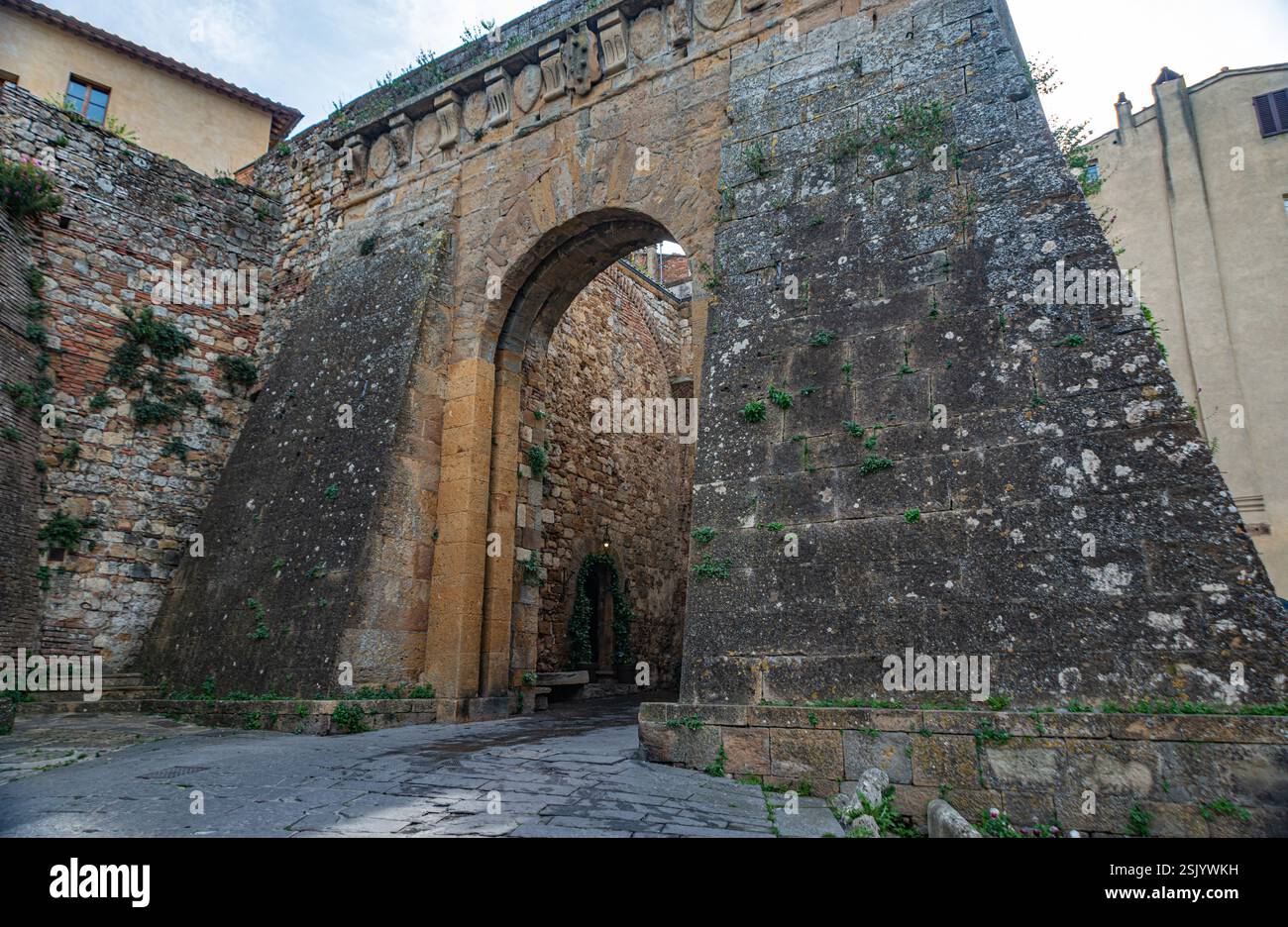 Arched entrerance hi-res stock photography and images - Alamy