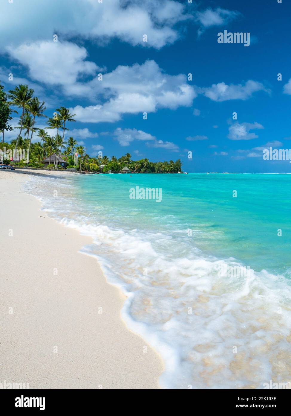 Matira beach shoreline at Bora Bora Stock Photo - Alamy