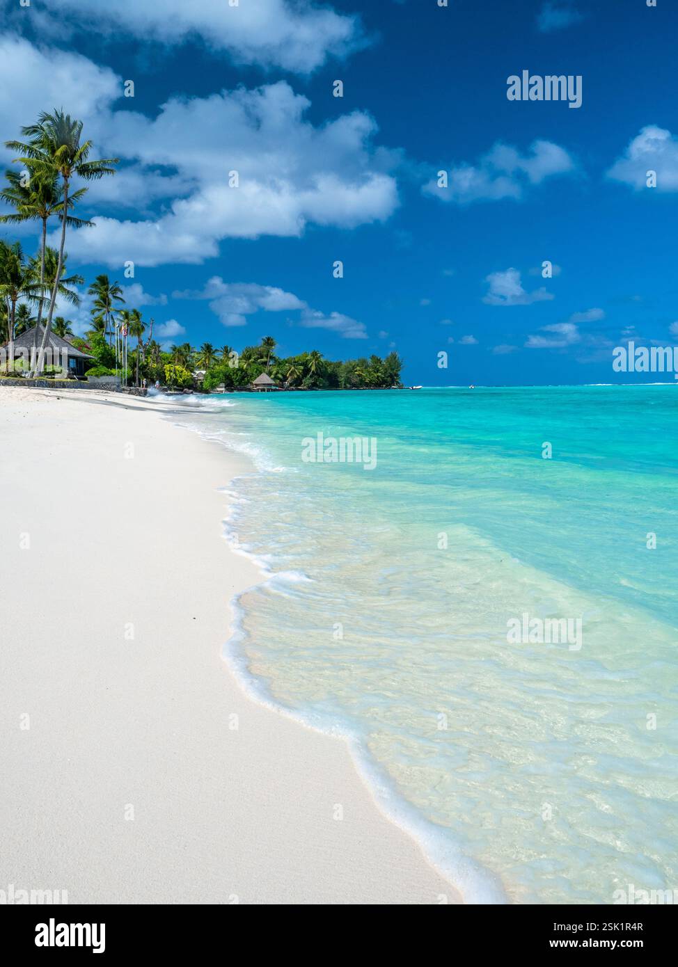 Matira beach shoreline at Bora Bora Stock Photo - Alamy