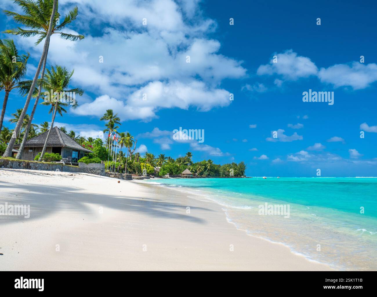 Matira beach shoreline at Bora Bora Stock Photo - Alamy