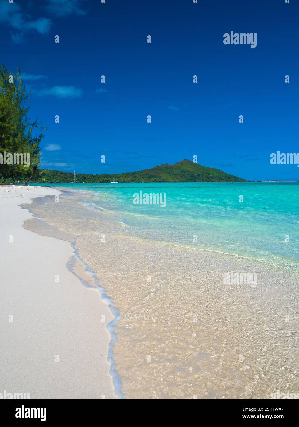 Bora bora motu hi-res stock photography and images - Alamy