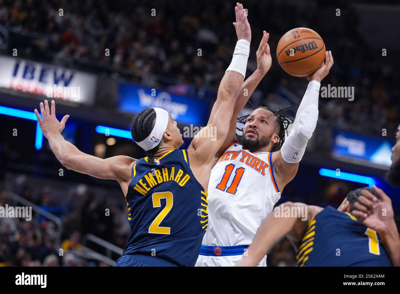 New York Knicks guard Jalen Brunson (11) shoots over Indiana Pacers ...