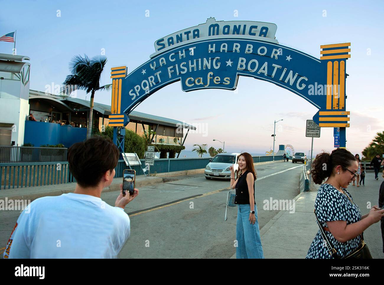 Sign for santa monica hi-res stock photography and images - Alamy
