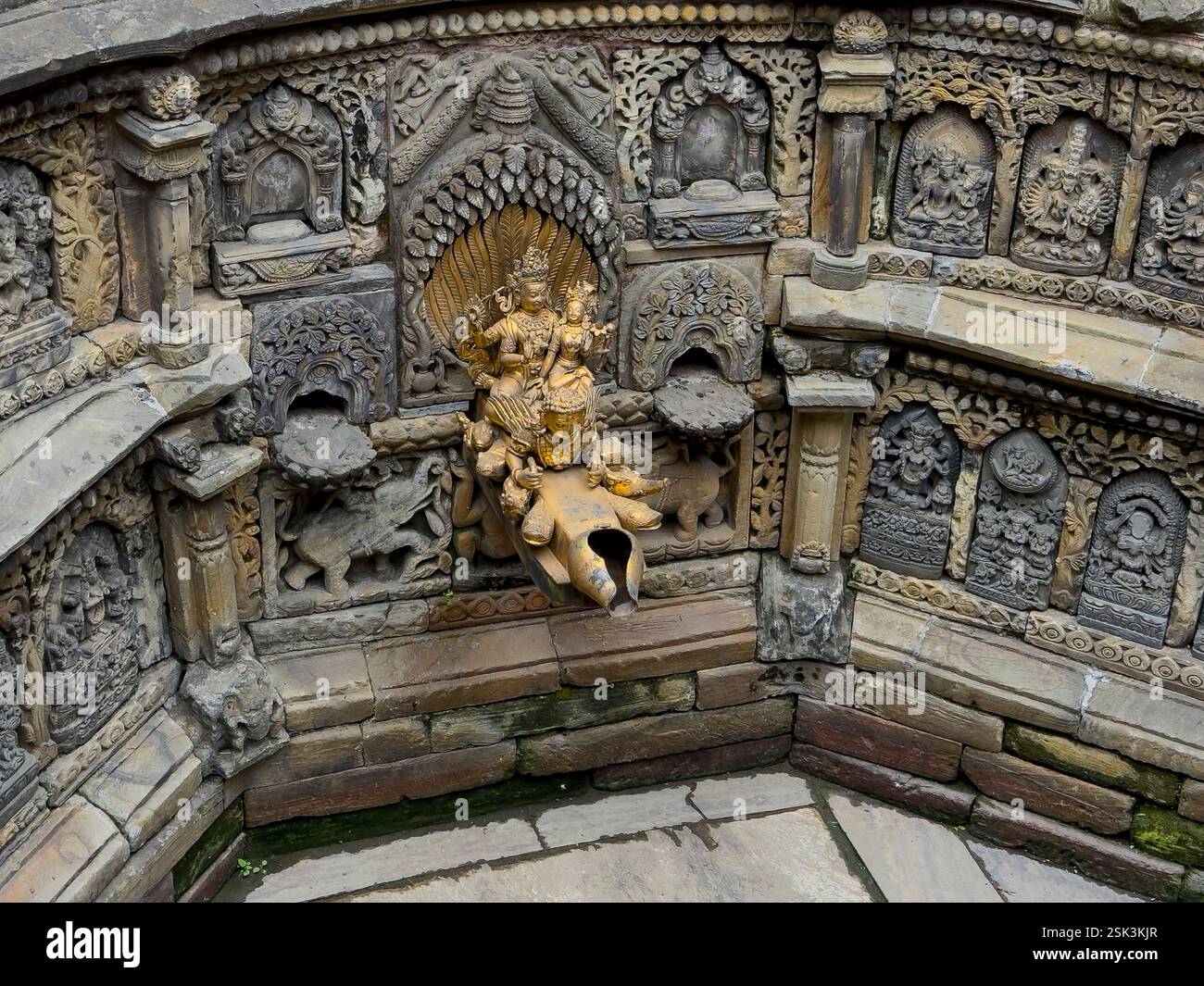 18th Century Gold spigit of Shiva and Parvati in the Tusha Hiti or Tusa ...