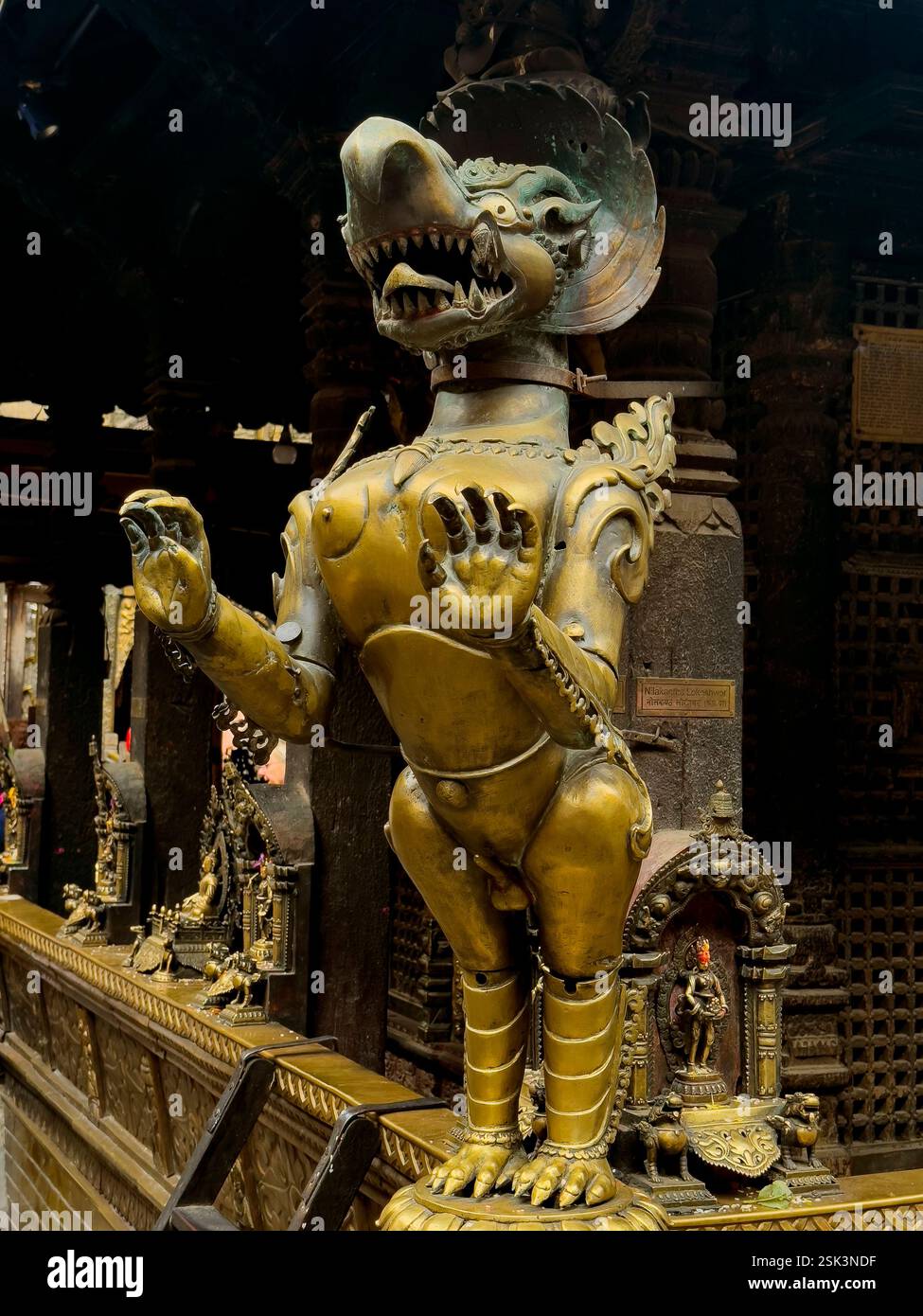 Gilden guardian Singha in the 12th Century Shakyamuni Buddha Golden ...