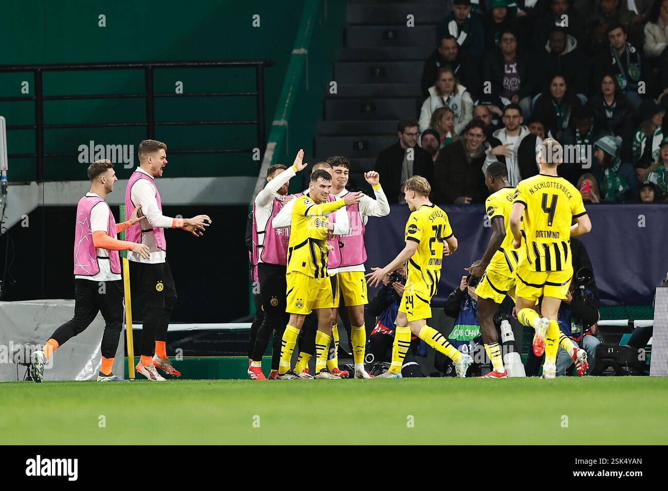 Lisbon, Portugal. 11th Feb, 2025. Pascal Gross (Dortmund) Football ...