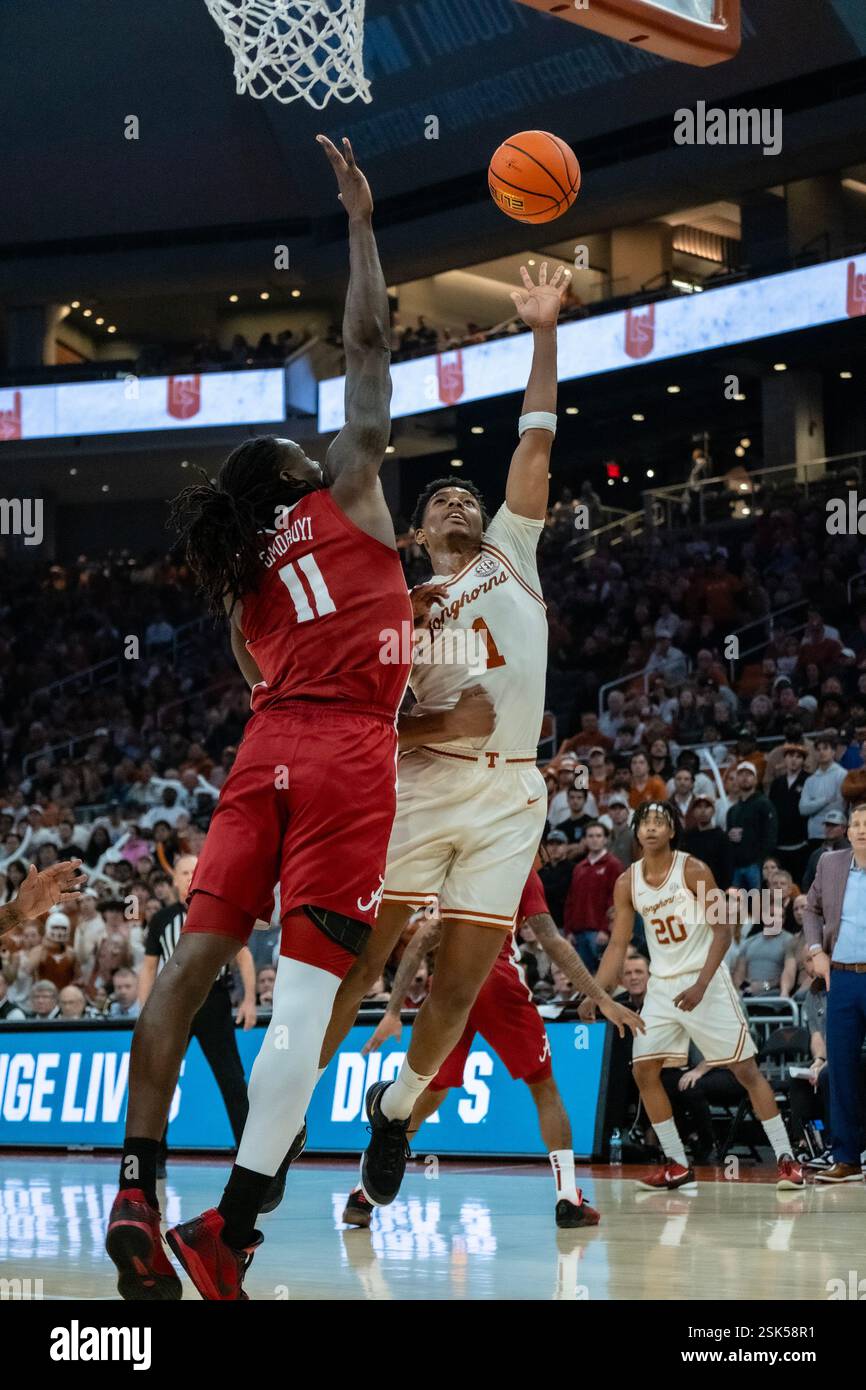 Texas, USA. 11th Feb, 2025. Julian Larry (1) of the Texas Longhorns in ...