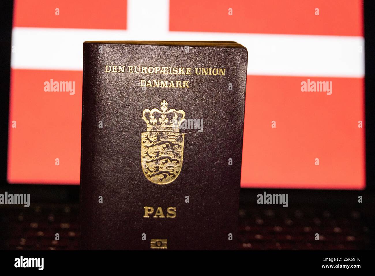 Greenland official flag hi-res stock photography and images - Alamy