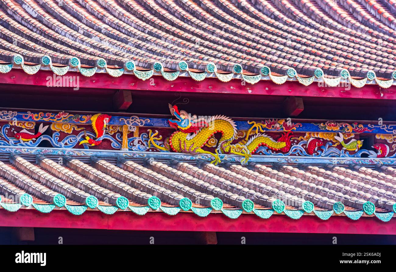 Dragon and Pagoda on the roof of the main hall of Kaiyuan Temple in ...