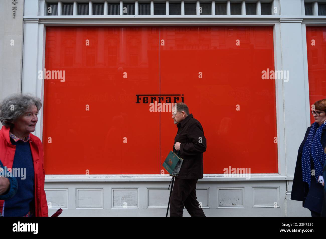 Hoarding on old bond street london hi-res stock photography and images ...