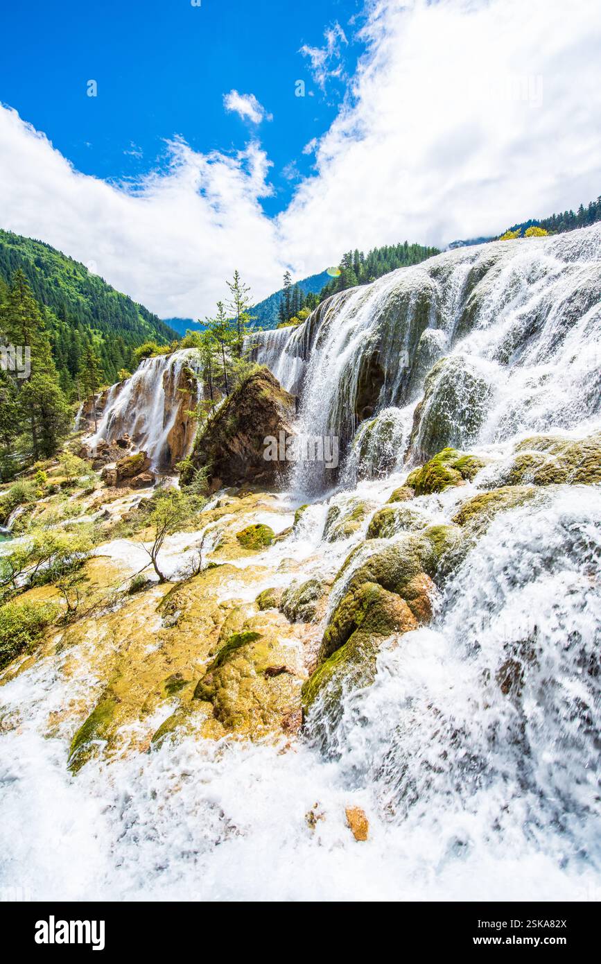 Pearl Beach Waterfall, Jiuzhaigou, Sichuan, China Stock Photo - Alamy