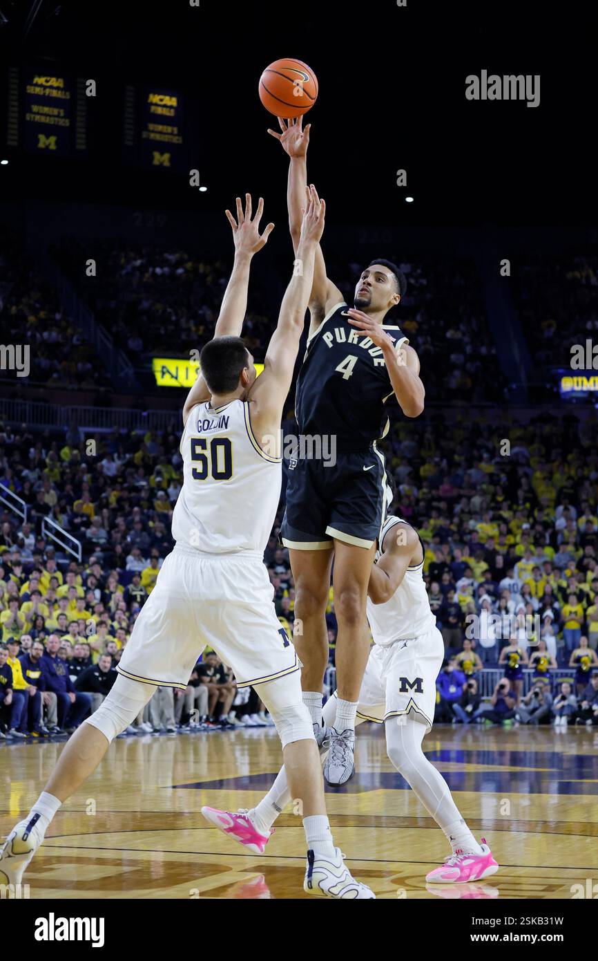 Purdue forward Trey Kaufman-Renn (4) takes a jump shot over Michigan ...