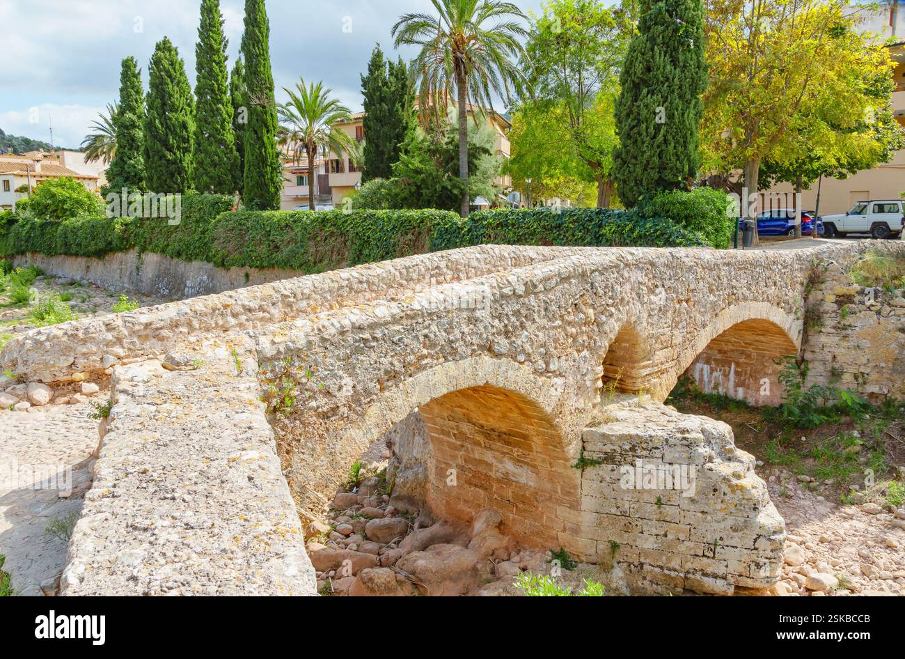 Roman bridge pollenca mallorca hi-res stock photography and images - Alamy