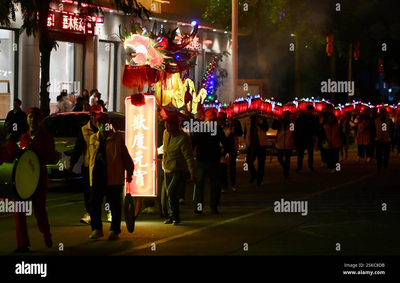 **CHINESE MAINLAND, HONG KONG, MACAU AND TAIWAN OUT** Bench dragons ...