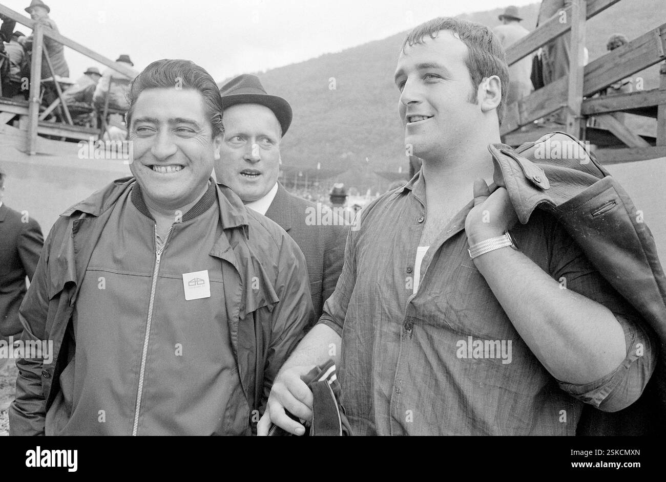 Eidg. Schwing- und Älplerfest Biel 1969: Schwingerkönig Hunsperger (r)# ...