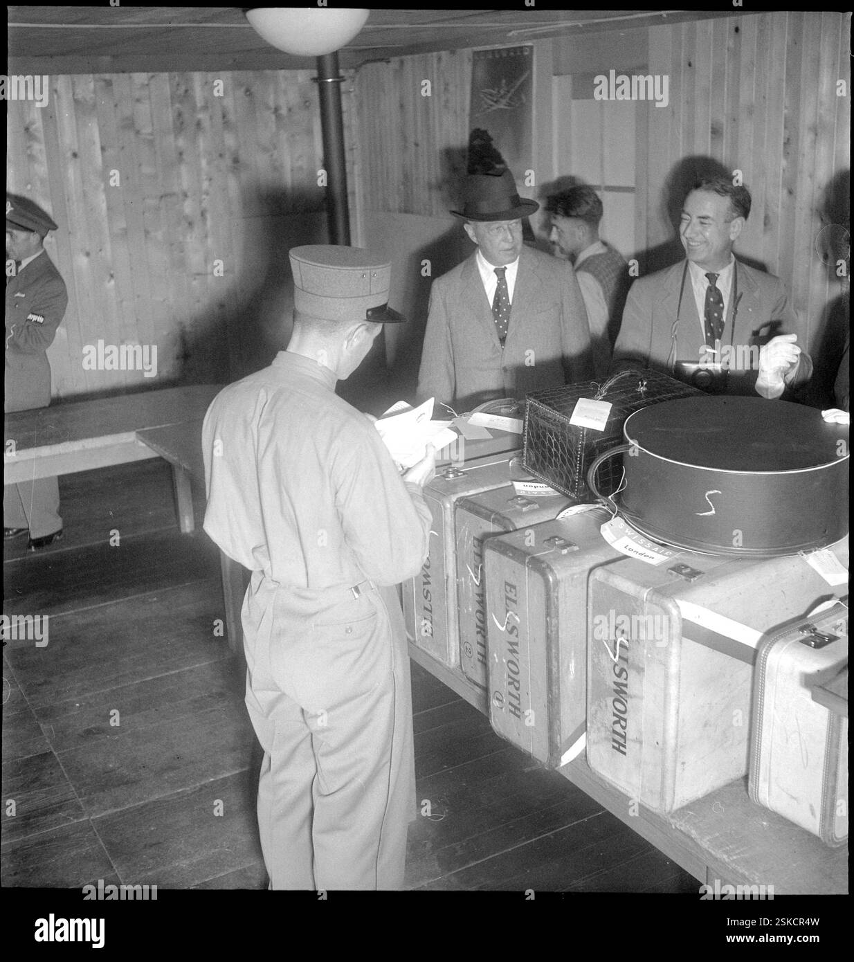 Check in counter departure Black and White Stock Photos & Images - Alamy