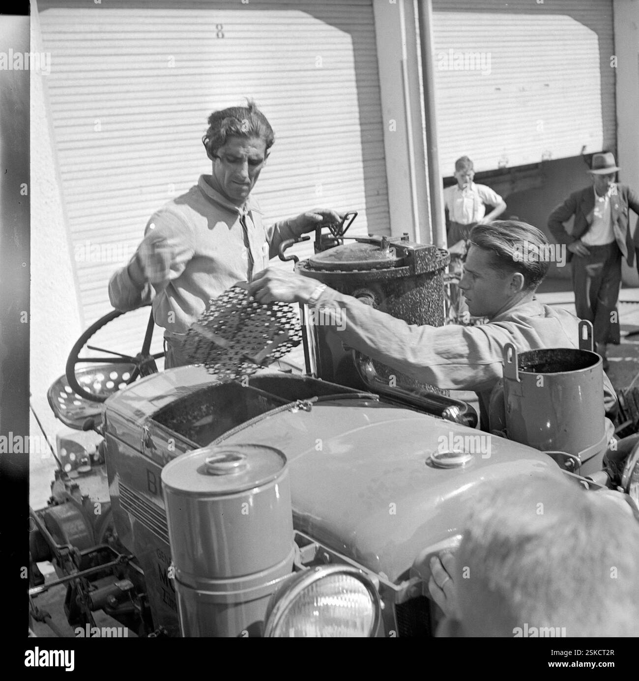 Holzvergaser # Wood gasifier #--- Traktorenkurs in Winterthur 1941# ...