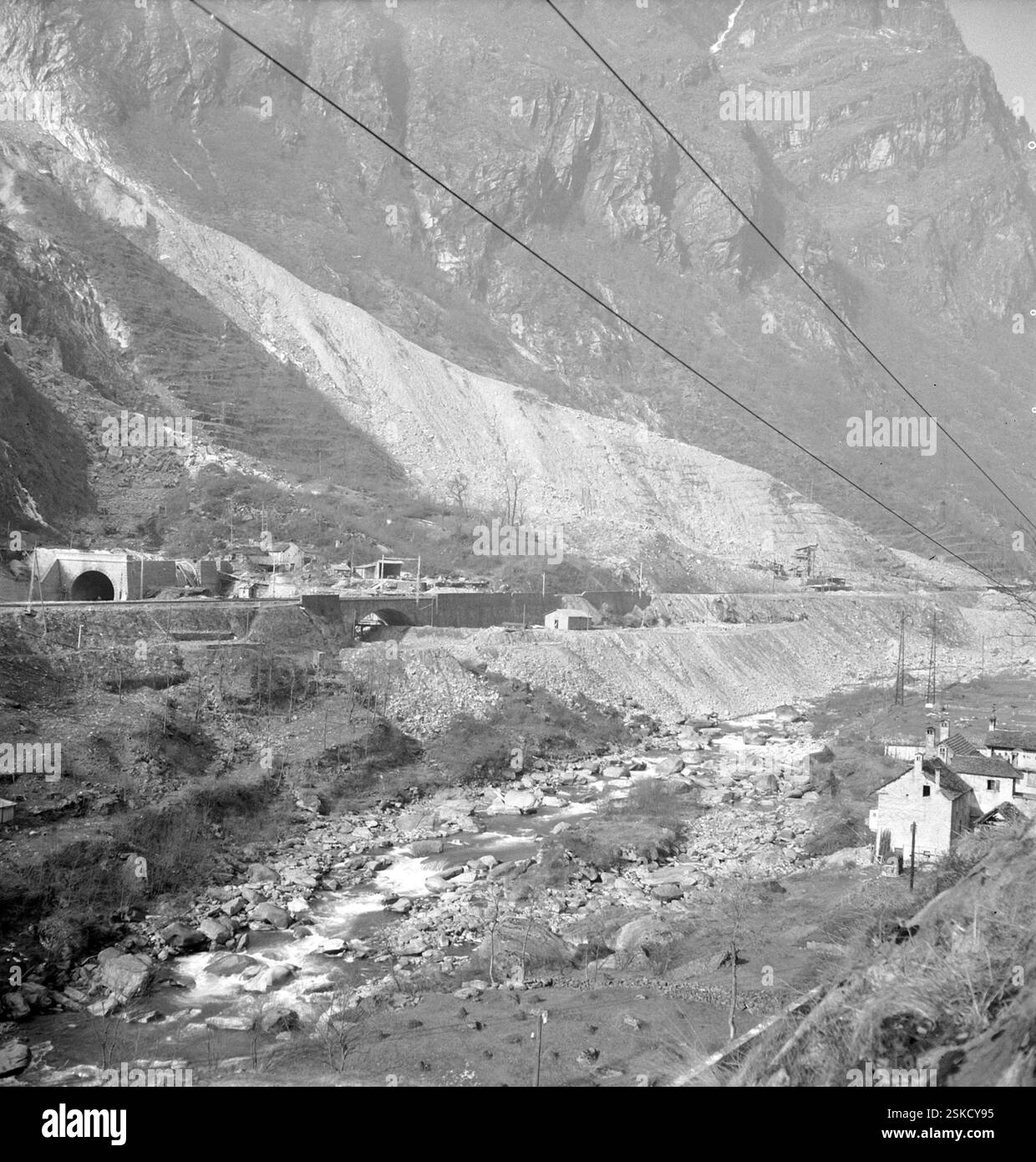 Simplon: Der neu gebaute Rio Rido Eisenbahntunnel zwischen Varzo und ...