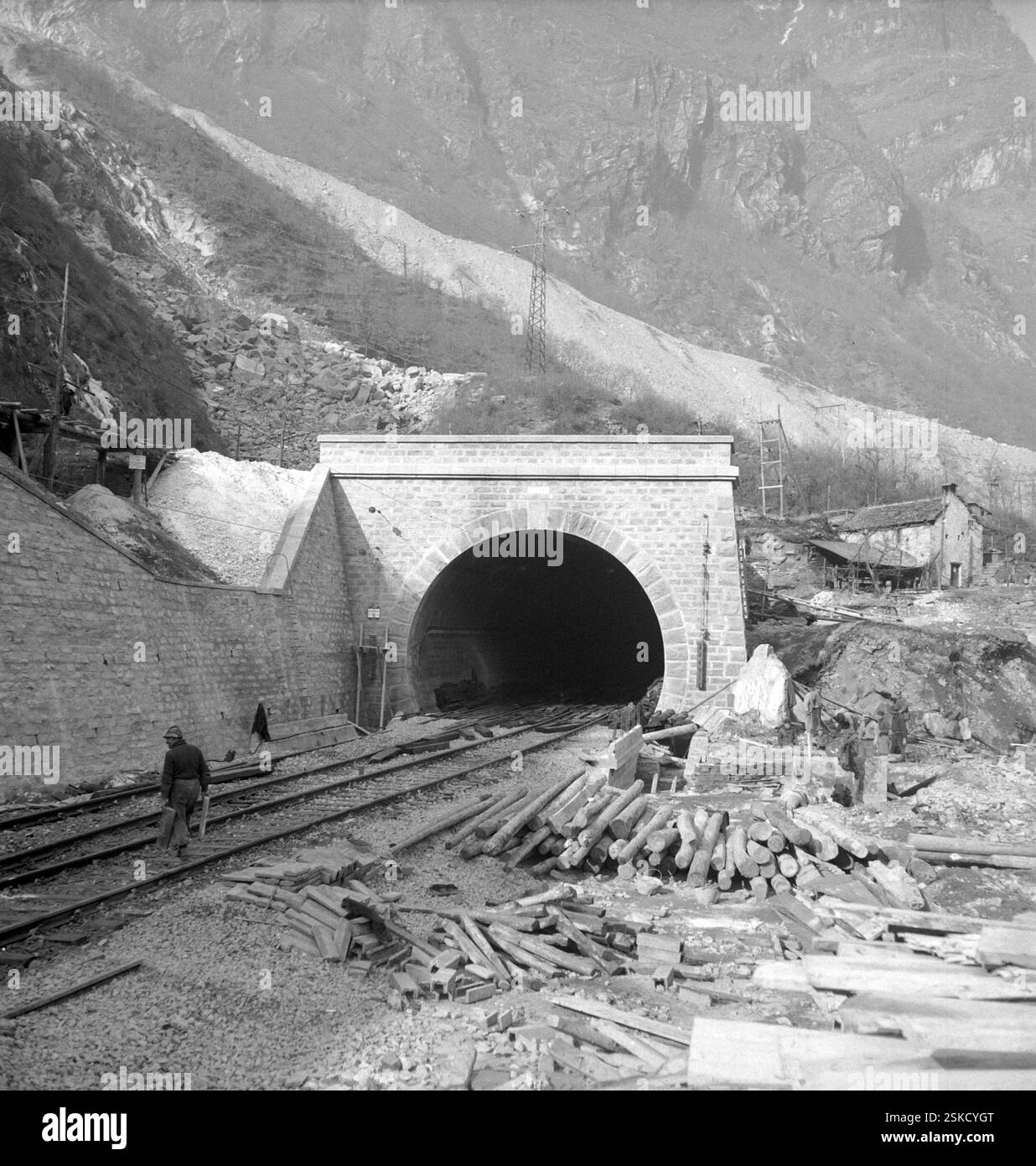 Simplon: Der neu gebaute Rio Rido Eisenbahntunnel zwischen Varzo und ...