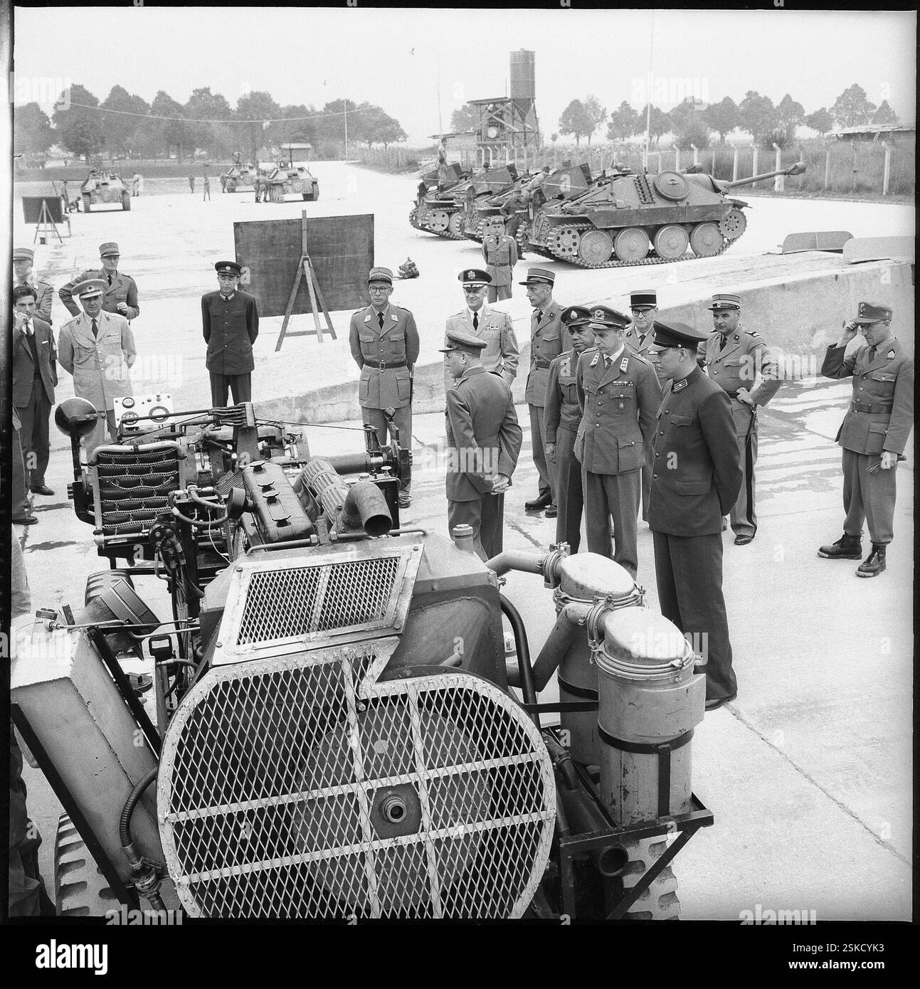 Ausländische Militärattachés besuchen die Panzerschulen; Thun 1959# ...