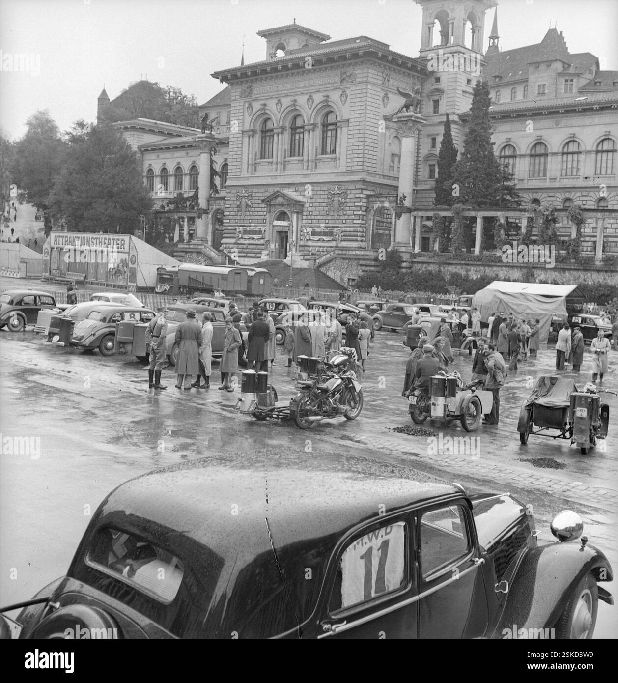 Benzinmangel während 2. WK: Bergrennen, Wagen mit Holzgasgenerator ...