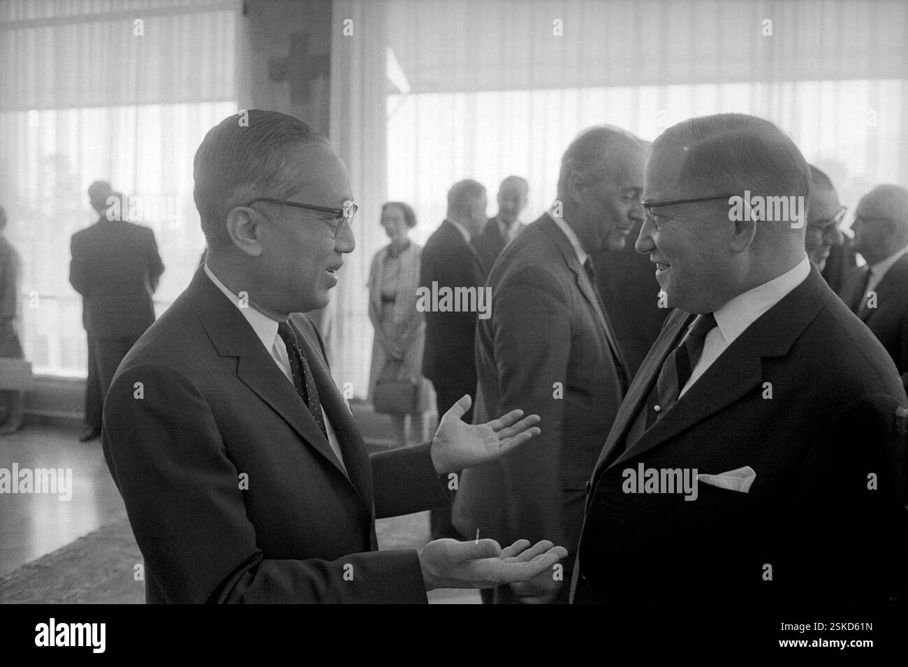 UNO-Generalsekretär U Thant zu Besuch beim IKRK, Genf, 1965#UN ...
