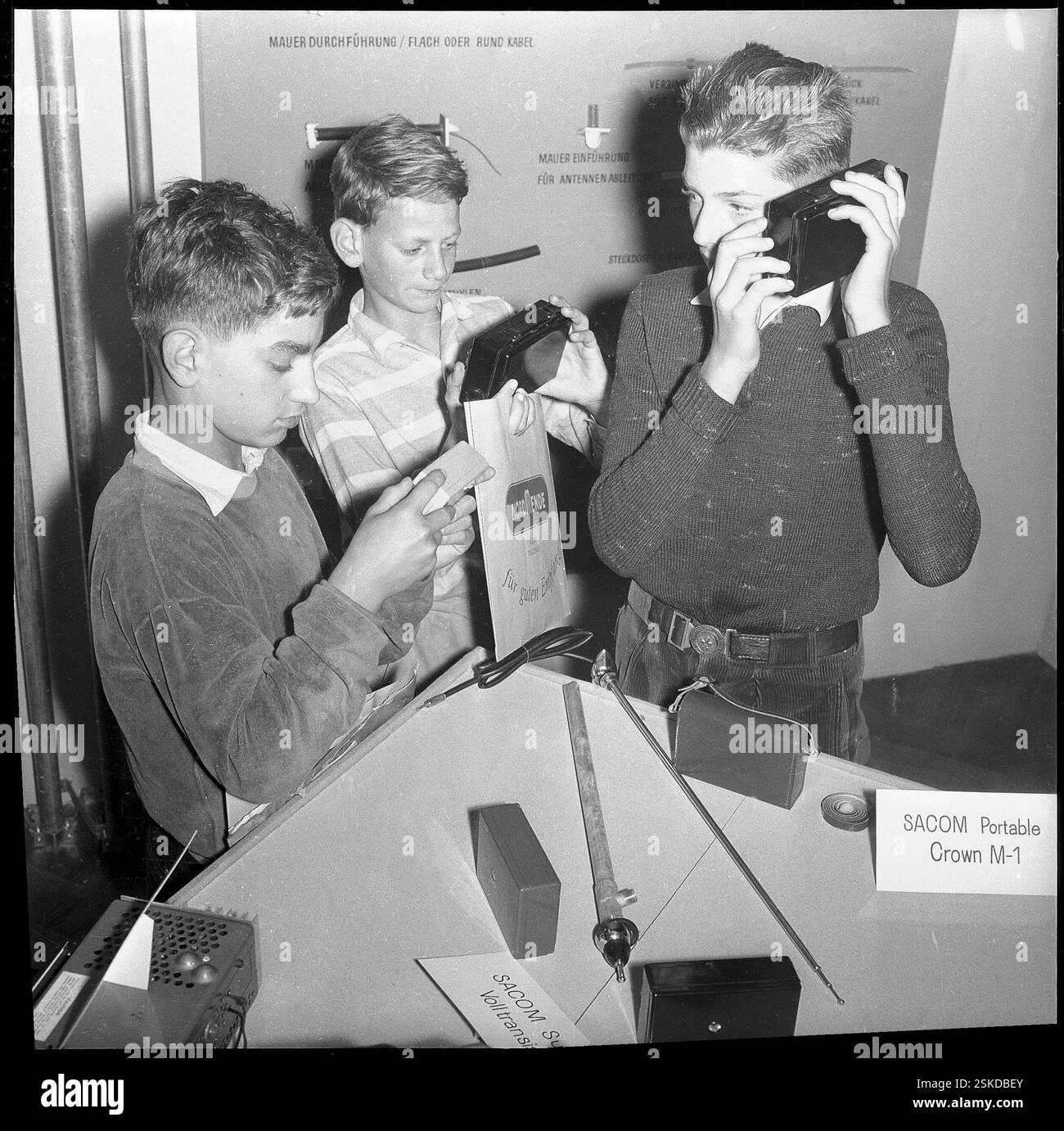 Radio- und Fernsehausstellung, Transistor-Radio, 1957#Radio and ...