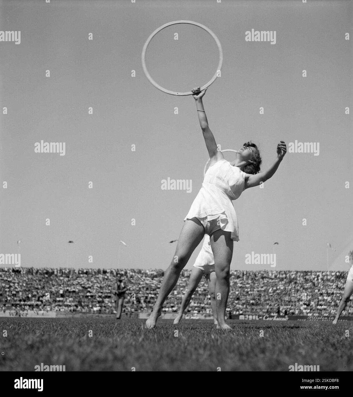 Eidg. Turnfest Bern 1947, Frauenturntage: Übung mit Reif#Swiss ...