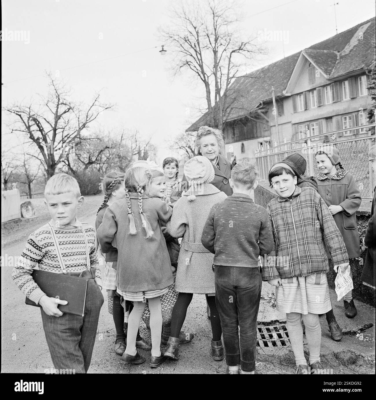 Lehrerin klasse Black and White Stock Photos & Images - Alamy