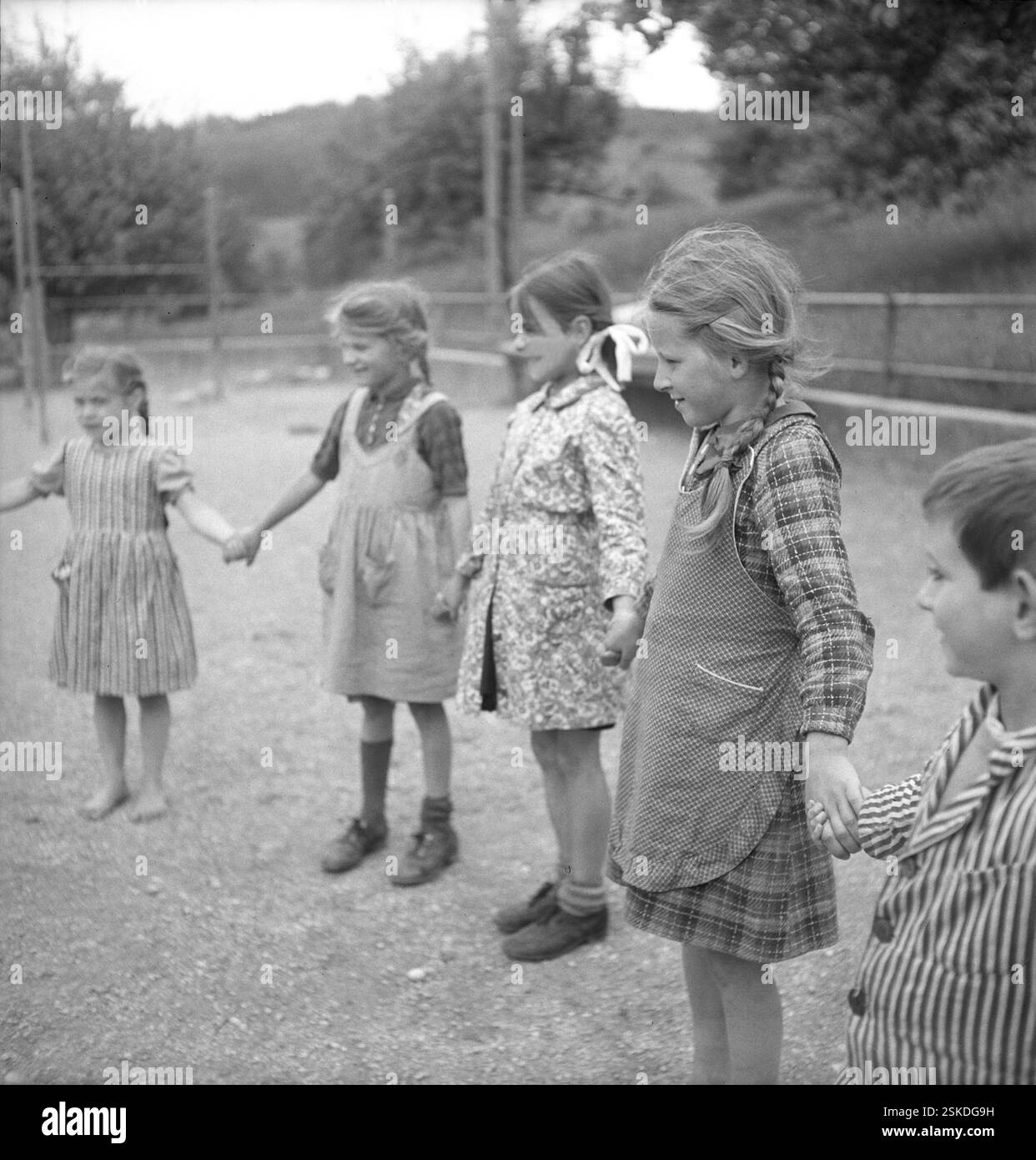 Schlatt Winterthur 1944, Kinder beim Ringelreihen#Schlatt Winterthur ...