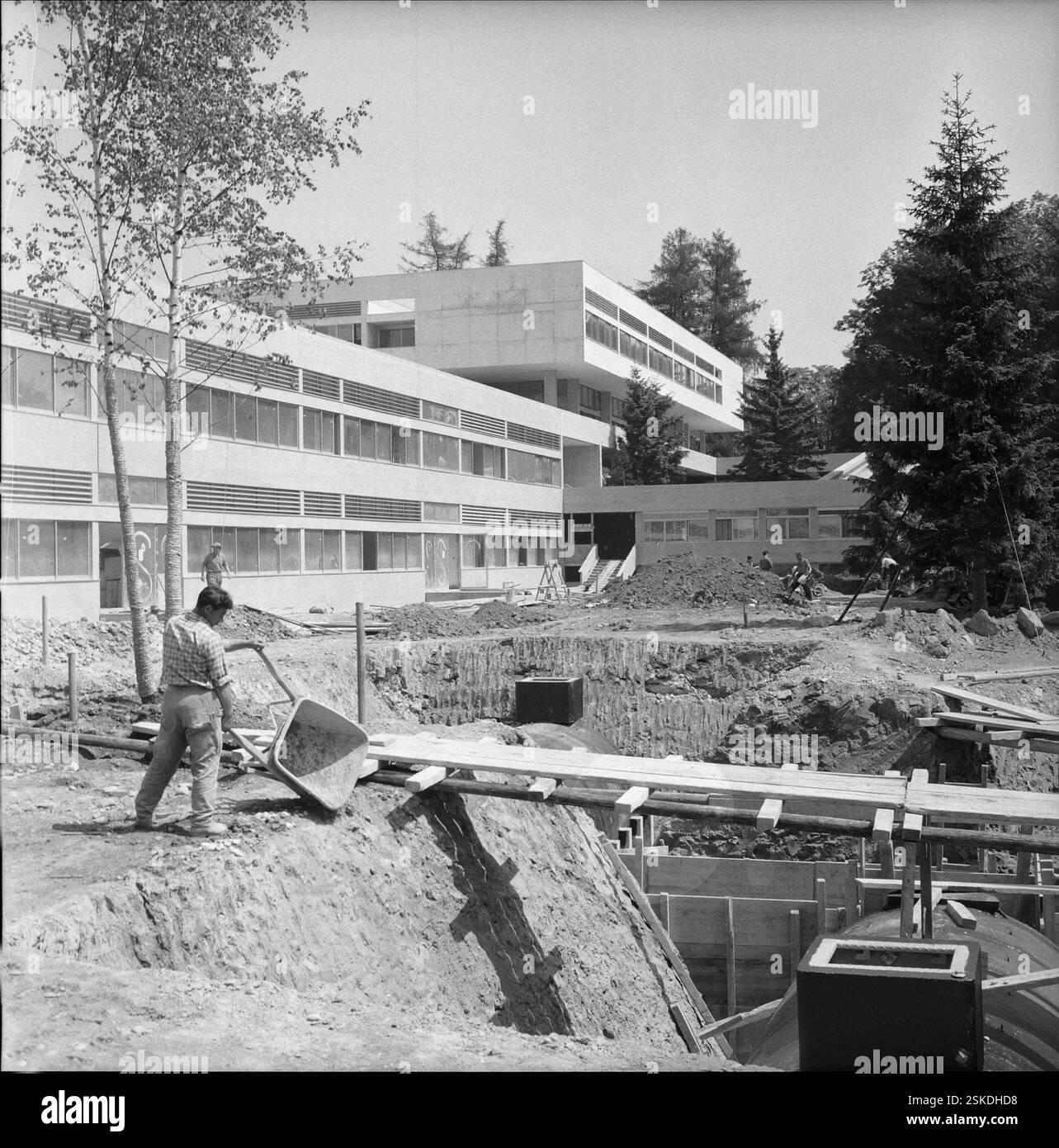 Bau der neuen Zürcher Kantonsschule Freudenberg, 1956#Construction of ...