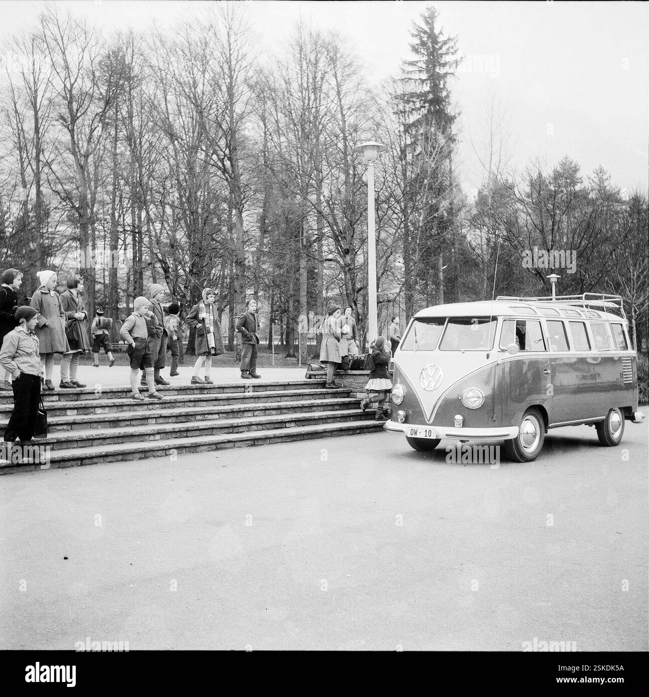 Schulbus zum Transport der Kinder von Schoried in die Schule nach ...