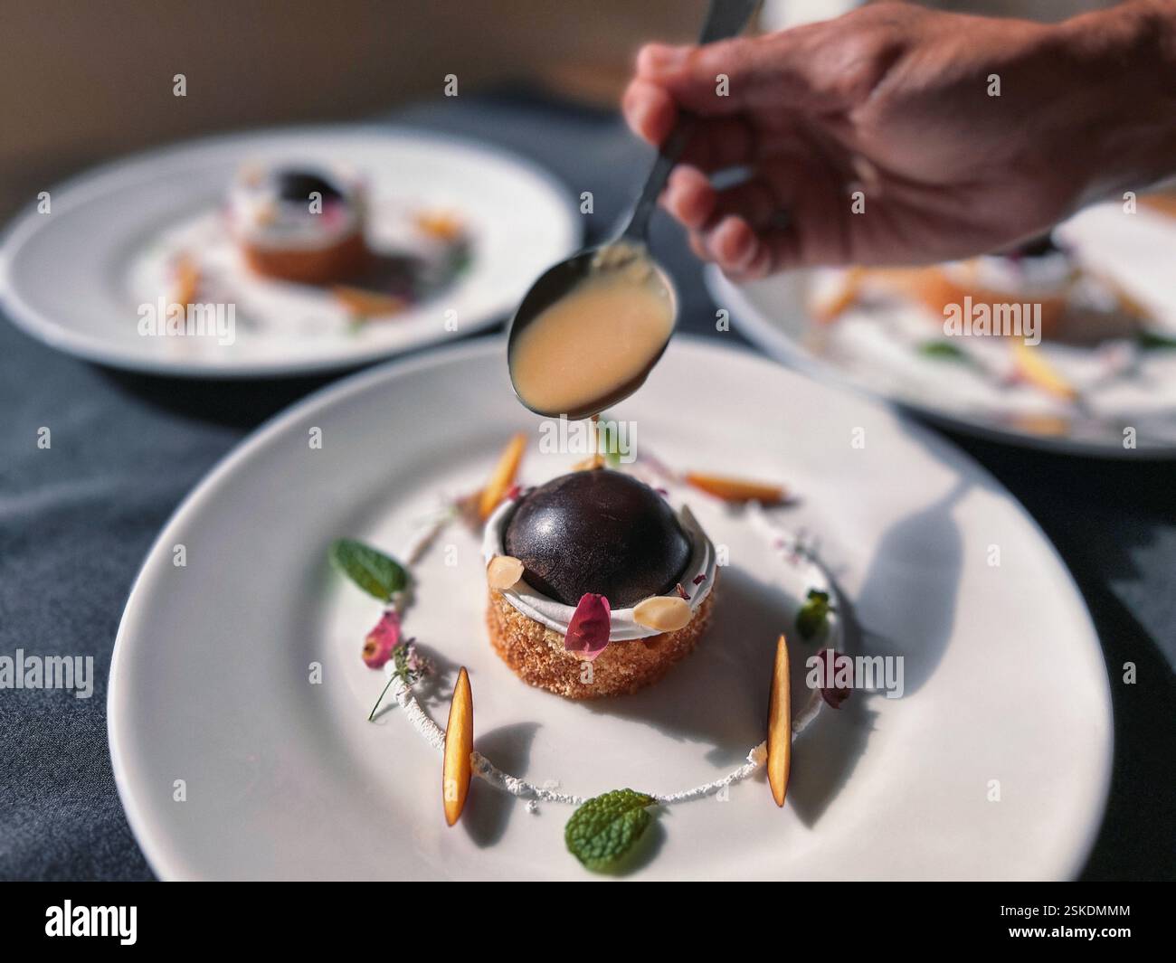 Cheftable hi-res stock photography and images - Alamy