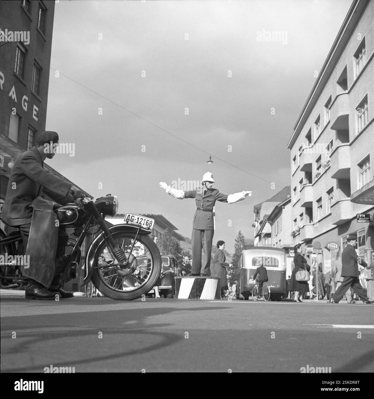 Erste Verkehrshilfspolizei in der Schweiz 1954#First traffic auxiliary ...