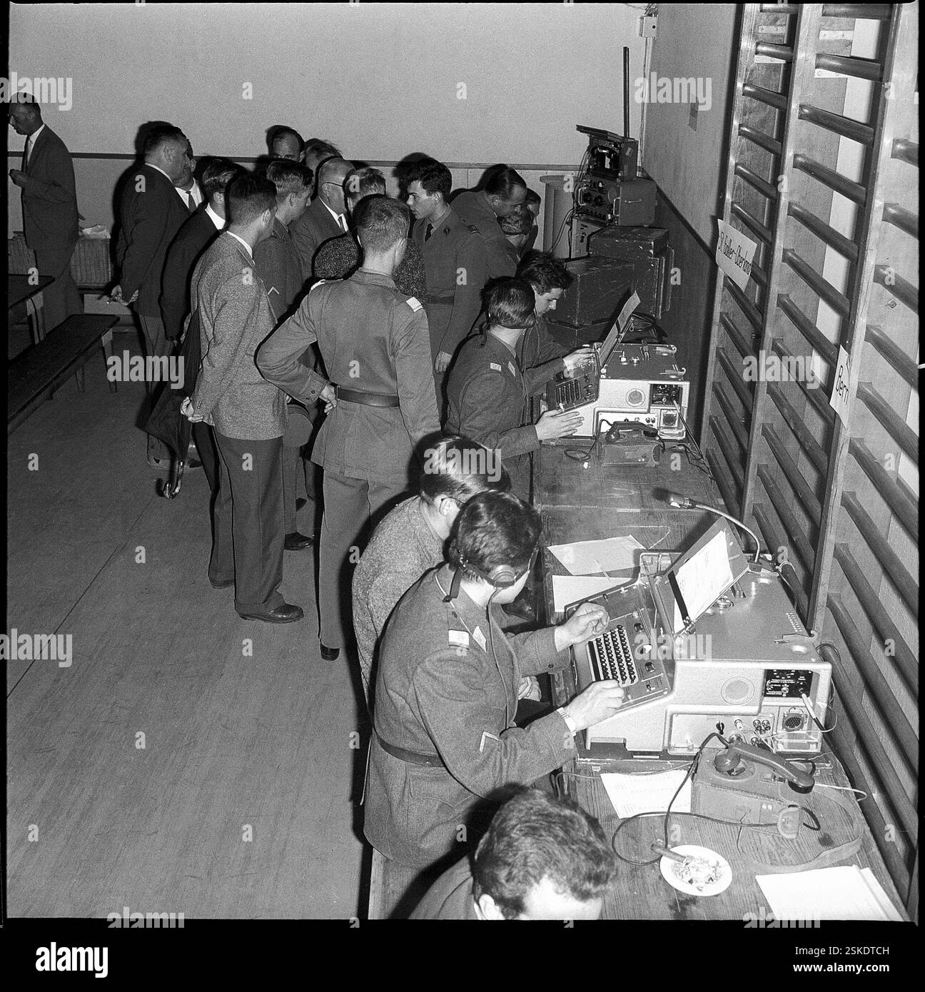 Operation "Sirius"; Übung der Übermittlungstruppen; Sende- und Empfangsstation in Aarau 1961# ...