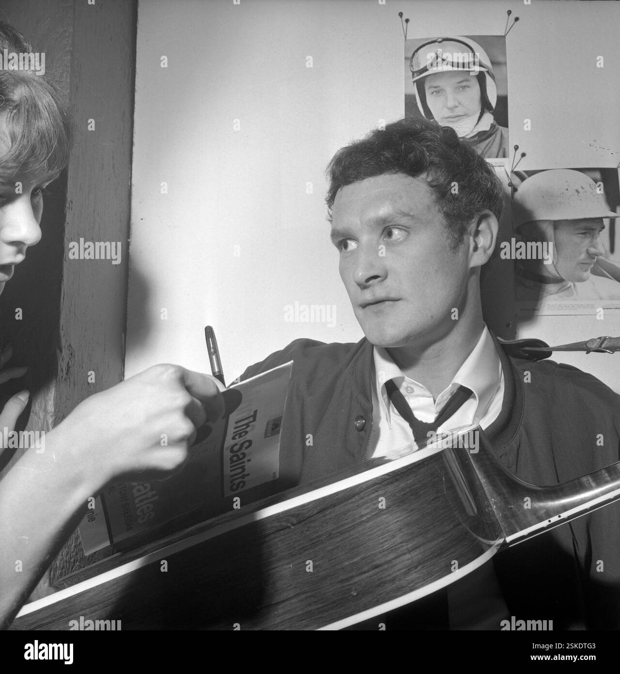 mit weiblichen Fans#with lady fans--- Tony Sheridan im "Road-Shark-Club ...