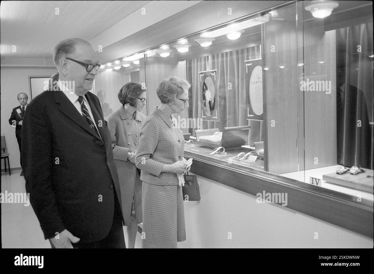 Tage Erlander und Gattin Aina besuchen Uhrenfabrik Certina; Grenchen ...