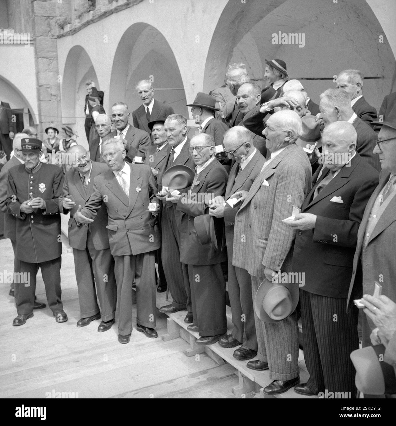50 Jahre Simplontunnel, Ehrung der Bauarbeiter (Veteranen) in Brig 1956 ...
