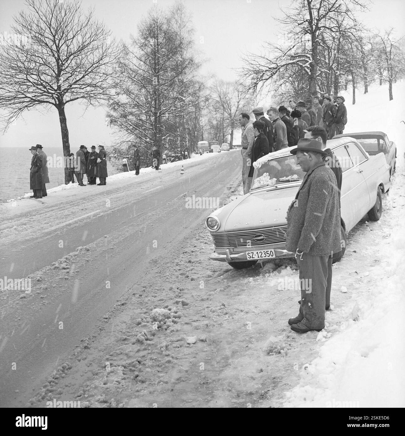 Autounfall, Bergung eines deutschen Mercedes aus dem Zugersee, 1965#Car ...