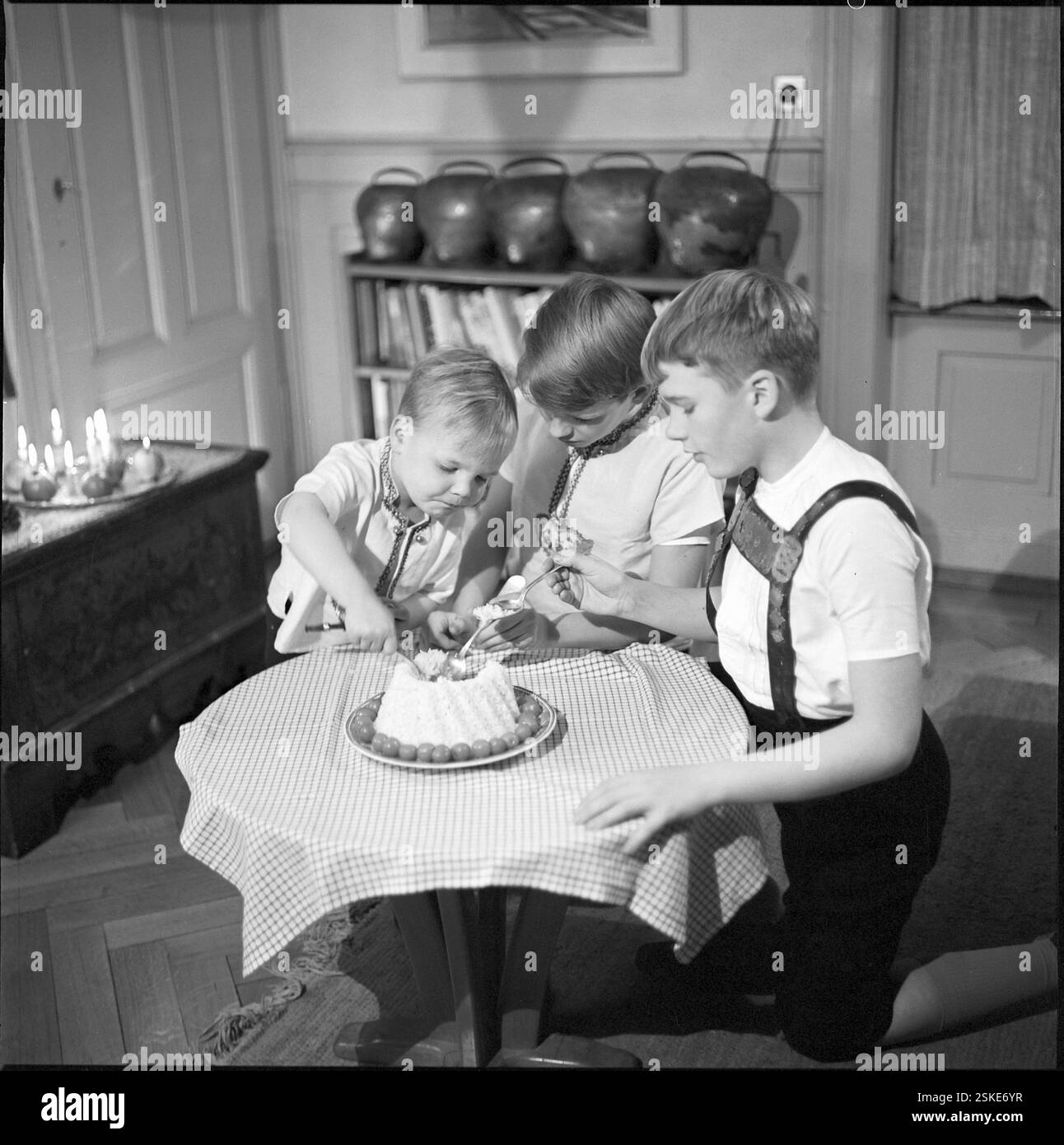 Kinder beim Reispudding essen, 1964#Children eating rice pudding 1964 ...