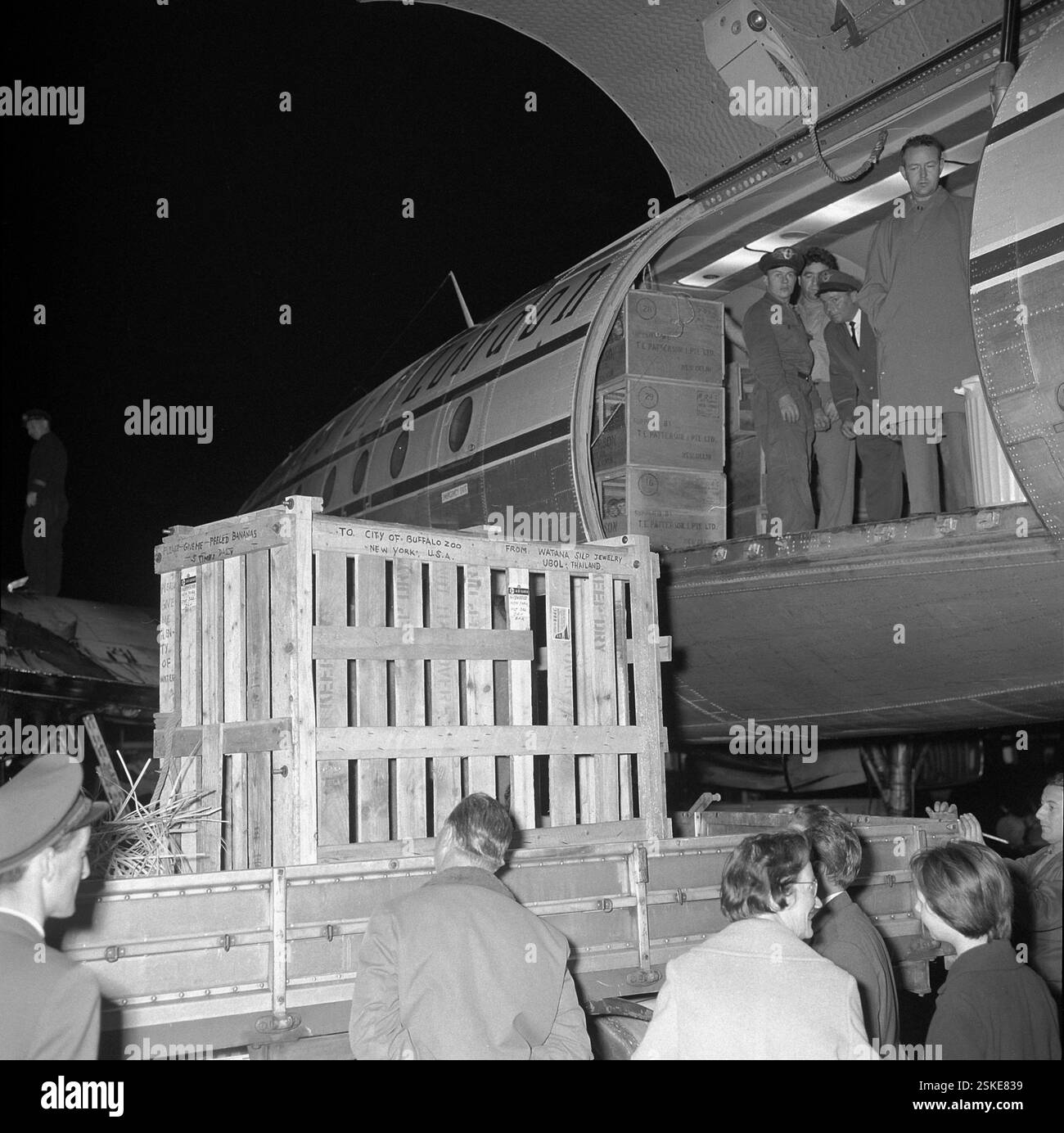 Bangkok air airplane Black and White Stock Photos & Images - Alamy