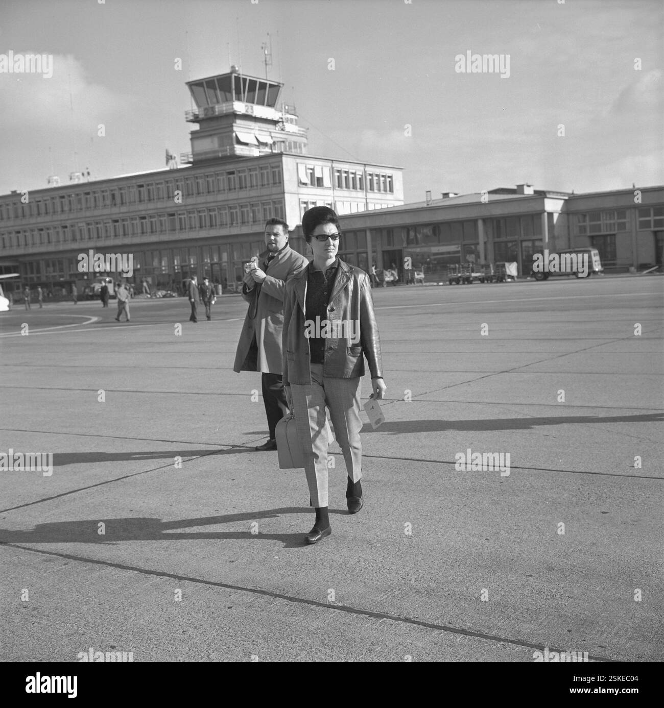 Moumié hi-res stock photography and images - Alamy