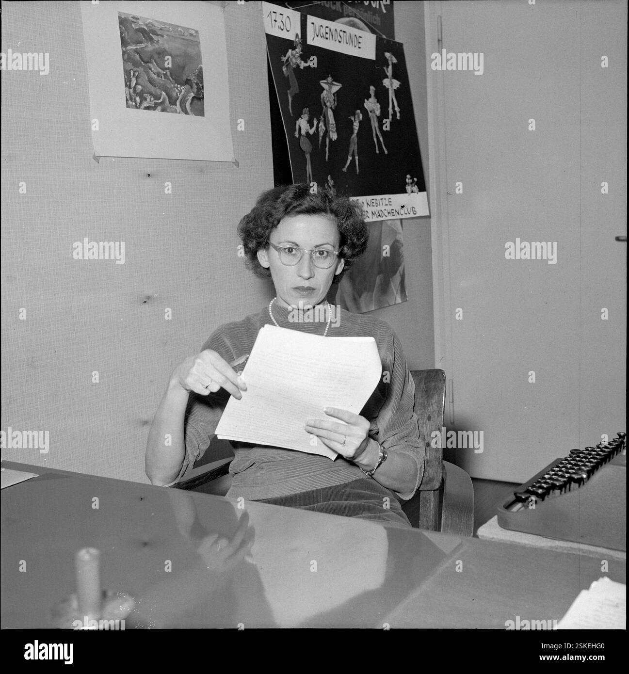 Leiterin der Radiosendung "Stunde der Frau"--- Lilo Thelen ...