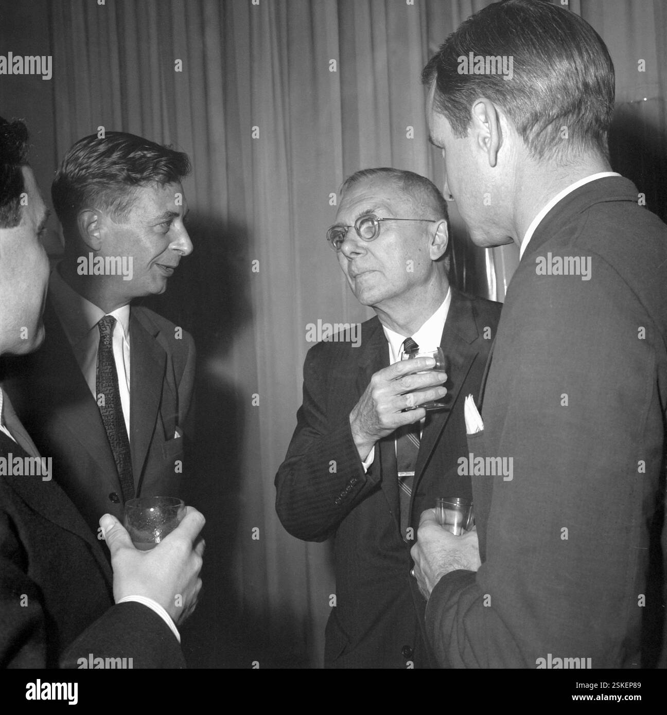 Teilnehmer sind u.a. Anatoli A. Blagonravov (UdSSR), Hugh Latimer ...