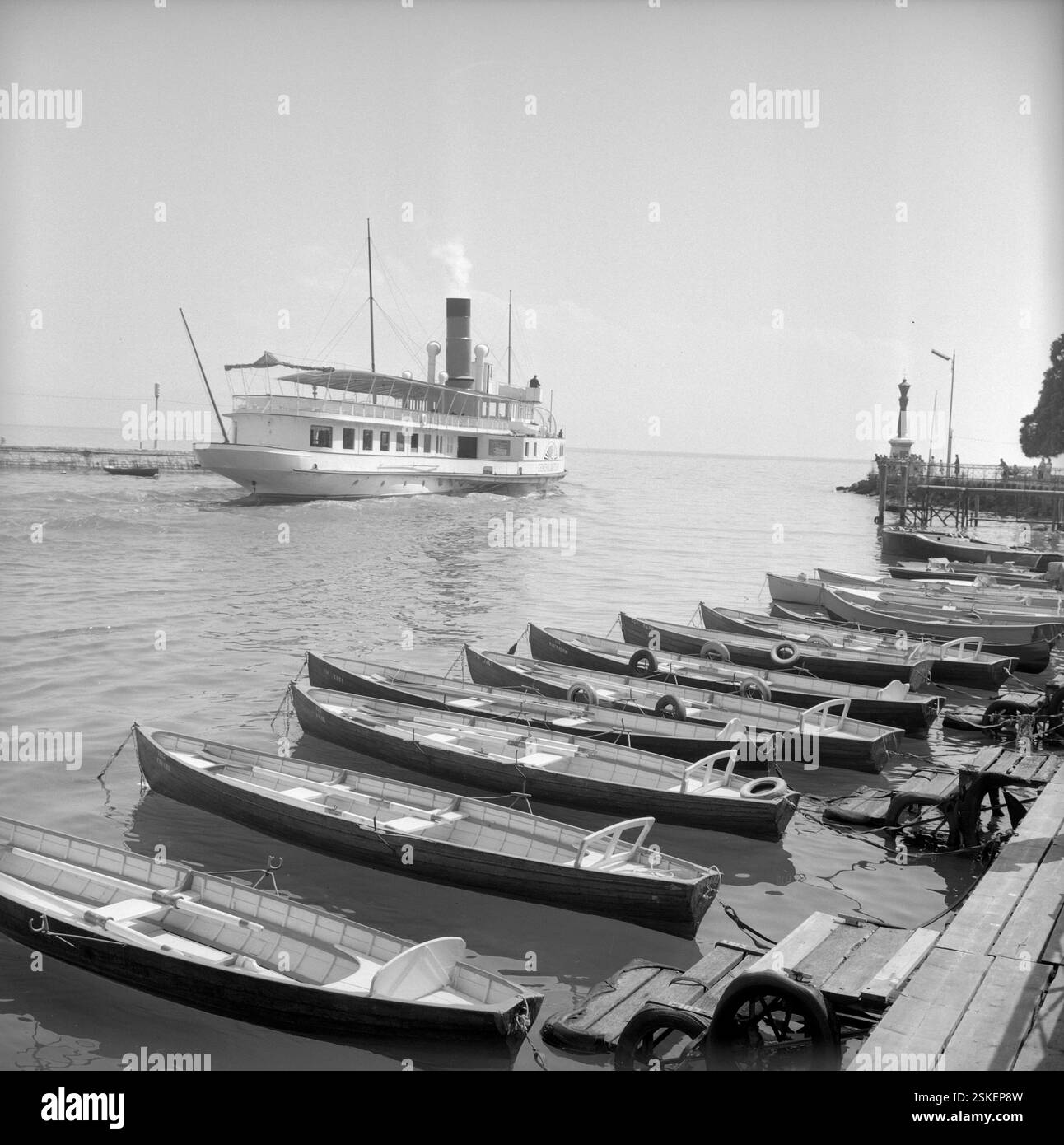 Schifffahrt schiffe schiff Black and White Stock Photos & Images - Alamy