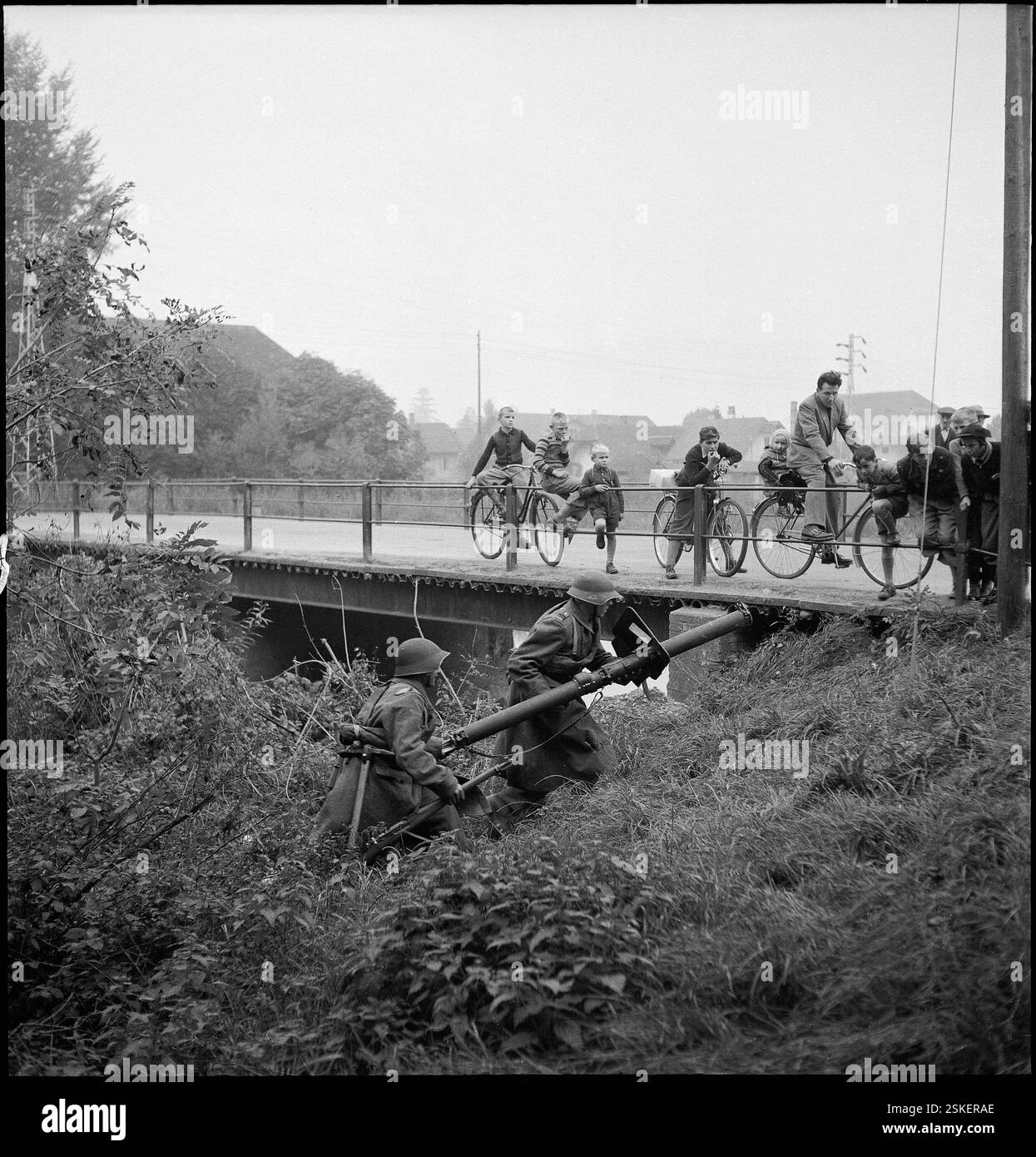 3. Armeekorps--- Manöver zwischen Saane und Reuss, 1953: Bevölkerung# ...